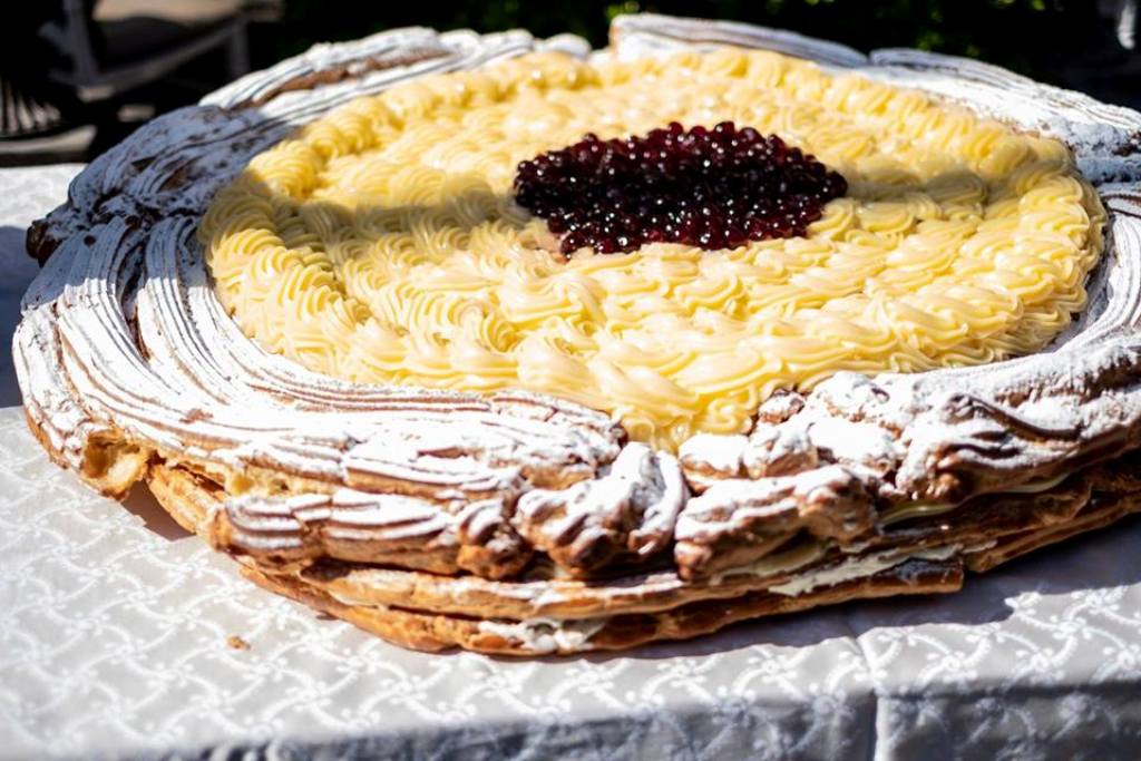 Zeppola più grande del mondo al Gran Caffè Gabrinus di Napoli
